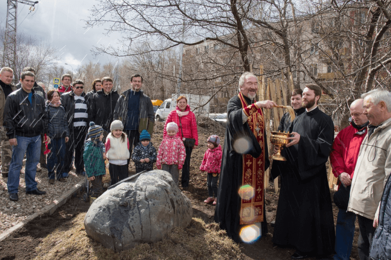 Catholics vs. Protestants vs. Orthodox - Christian Faith Guide