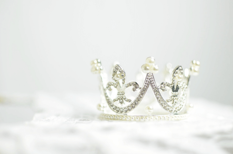 Will we be kings and queens in Heaven? (What does the Bible say about ...